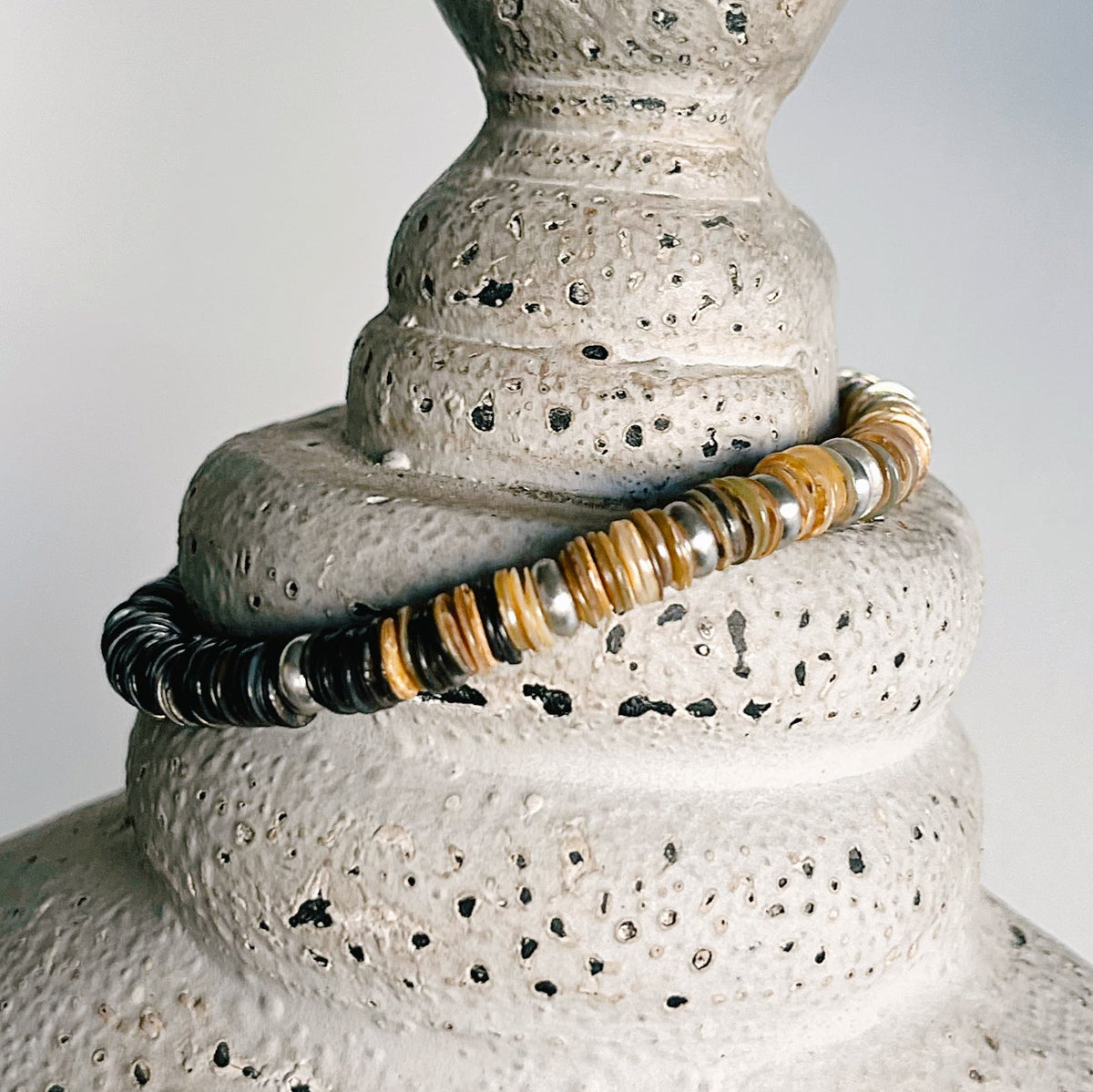 Men's Unique Shell Bracelet - Merveilles du Monde - Yellow & Black ...